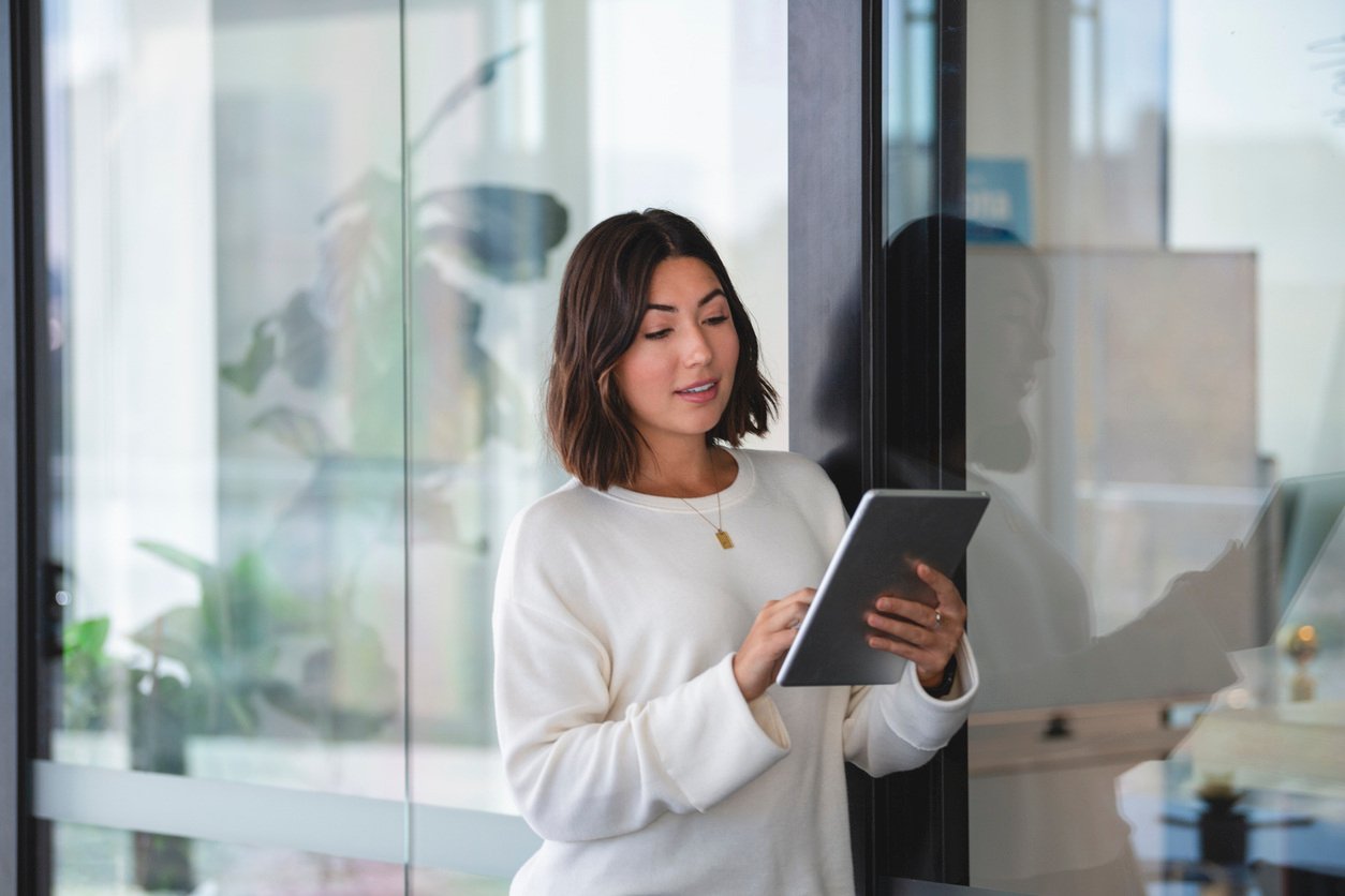 Top Automated Response Examples for Email, Text, and WhatsApp