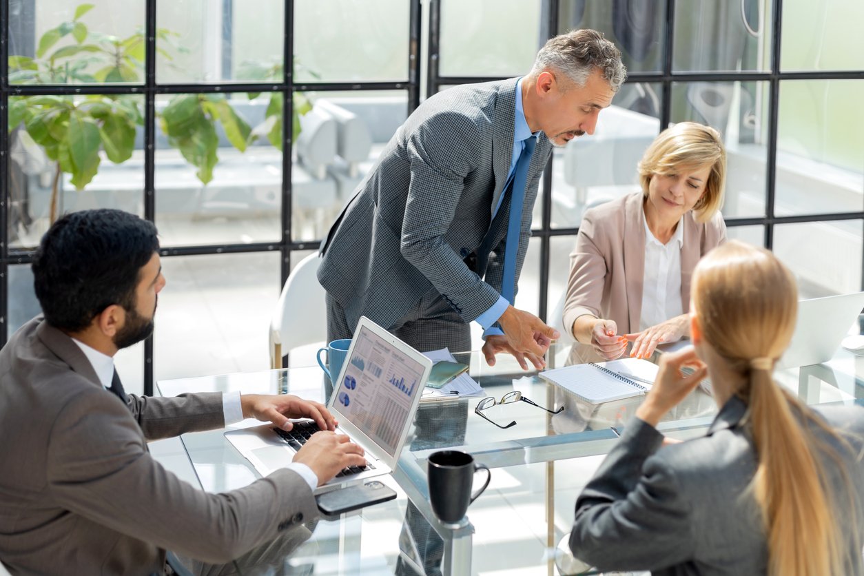 Call Center Phone Systems [Types, Automations & Recommendations]