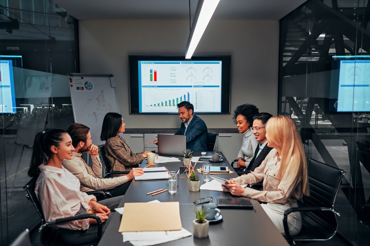 How to Build a Sales Team: 7 Critical Steps For Success