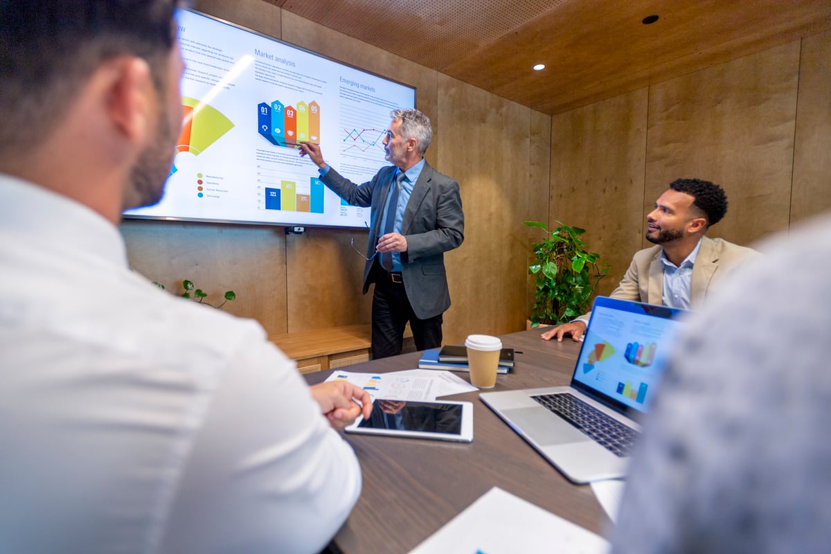 5 Essential Sales Forecast Tips & Examples