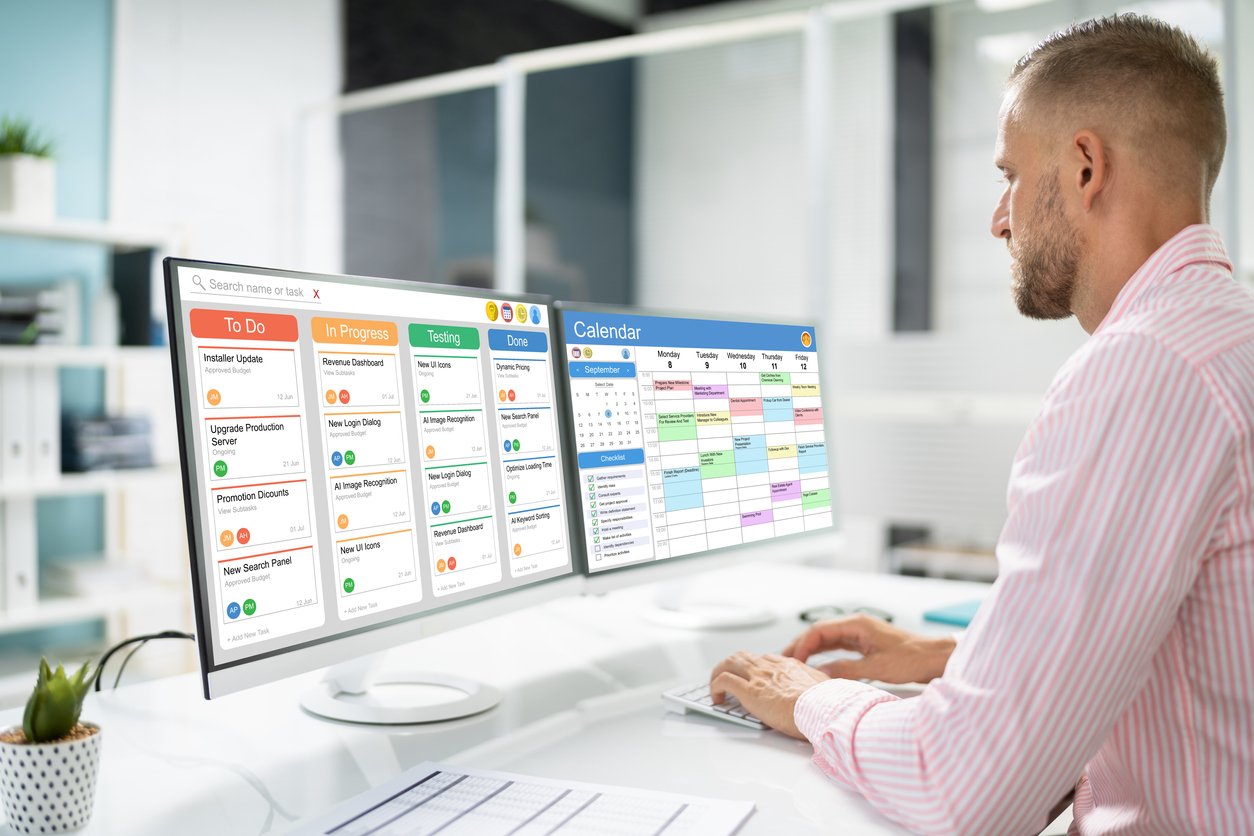 CRM for Field Service: 5 Reasons Why Your Business Needs One