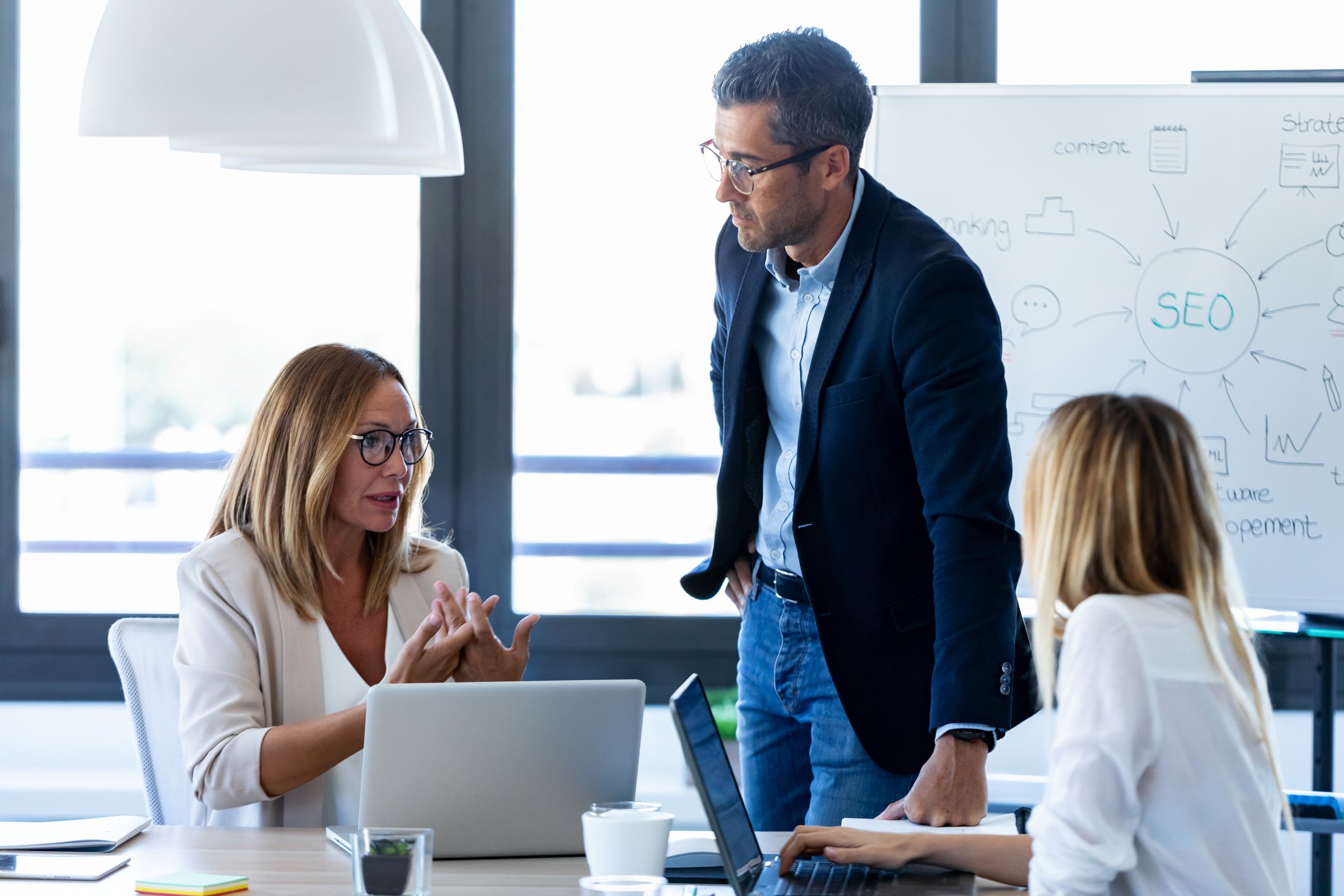 How to Use an AI Sales Pitch Generator to Close More Deals