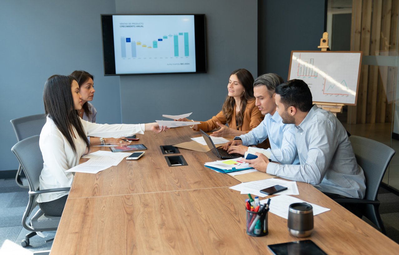 CRM Data Guide: Types, Uses, Best Practices, & Data Structure