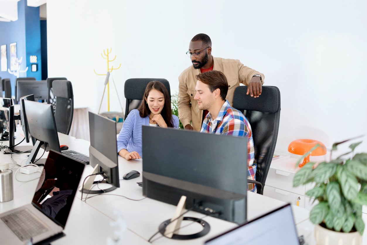 Top Automated Response Examples for Email, Text, and WhatsApp