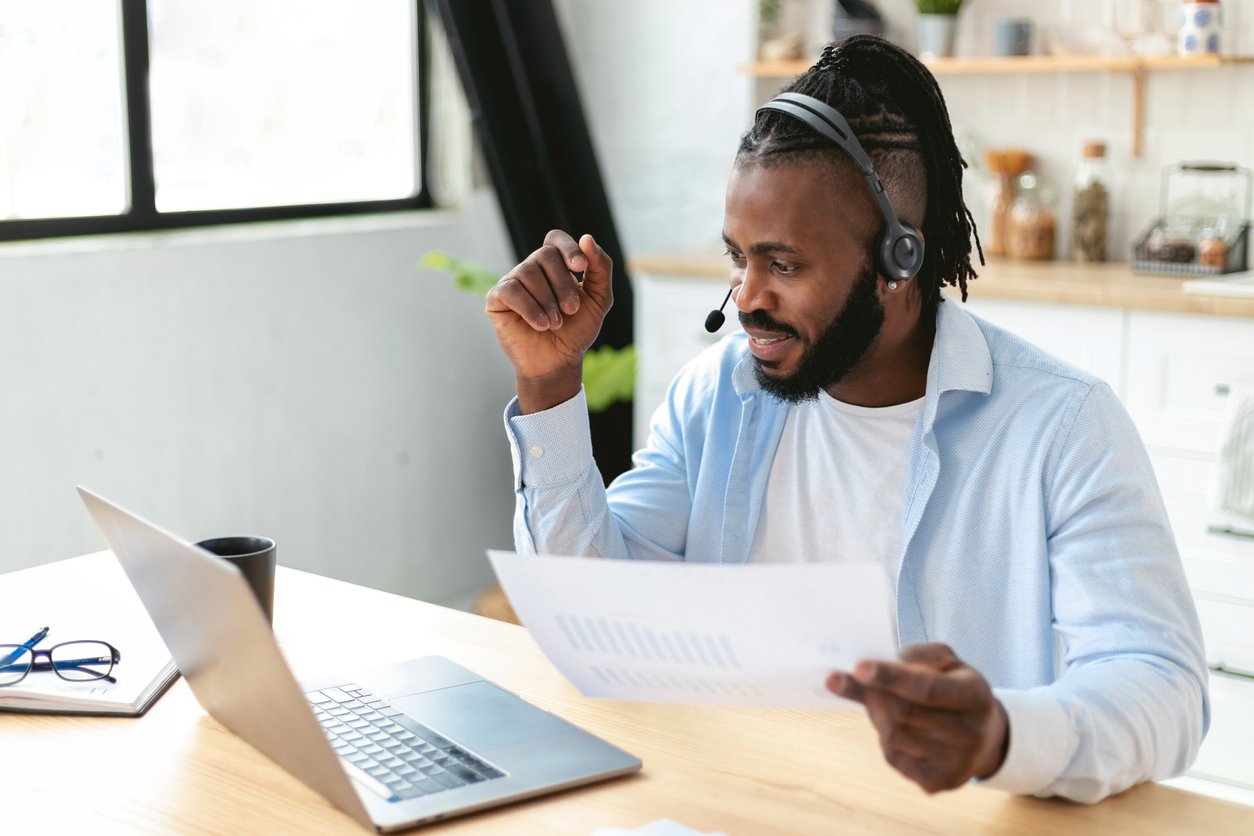 A Guide to Remote Selling: [Benefits, Challenges & Pro Tips]