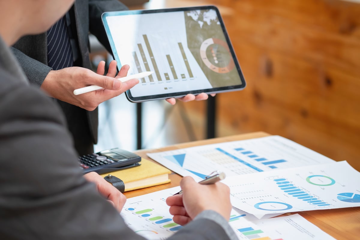 Tracking KPI for Sales: Examples, Why it’s Important, & More
