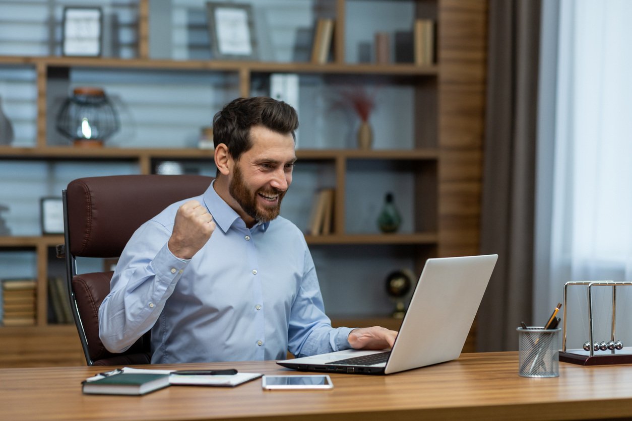 How to Build a Sales Team: 7 Critical Steps For Success
