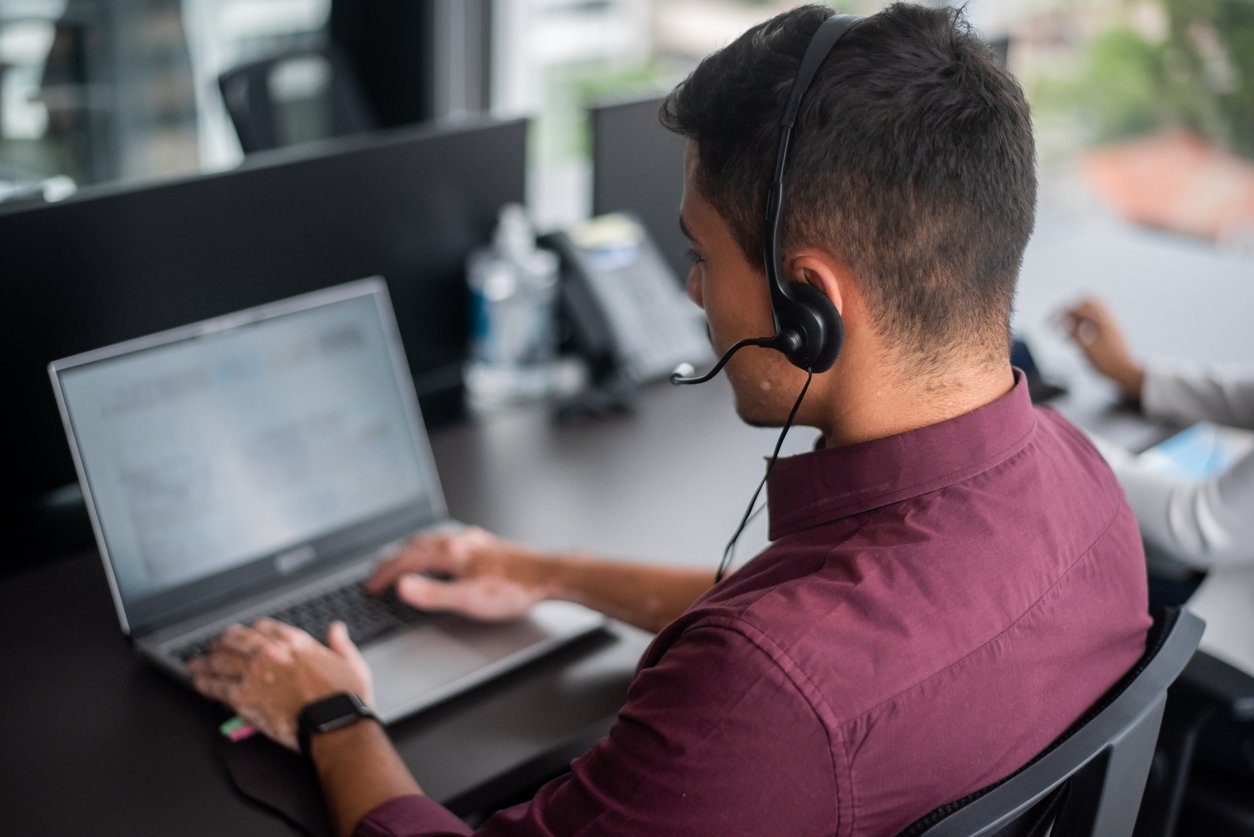 A Guide to CRM Workflow [Examples, Steps, Tools]