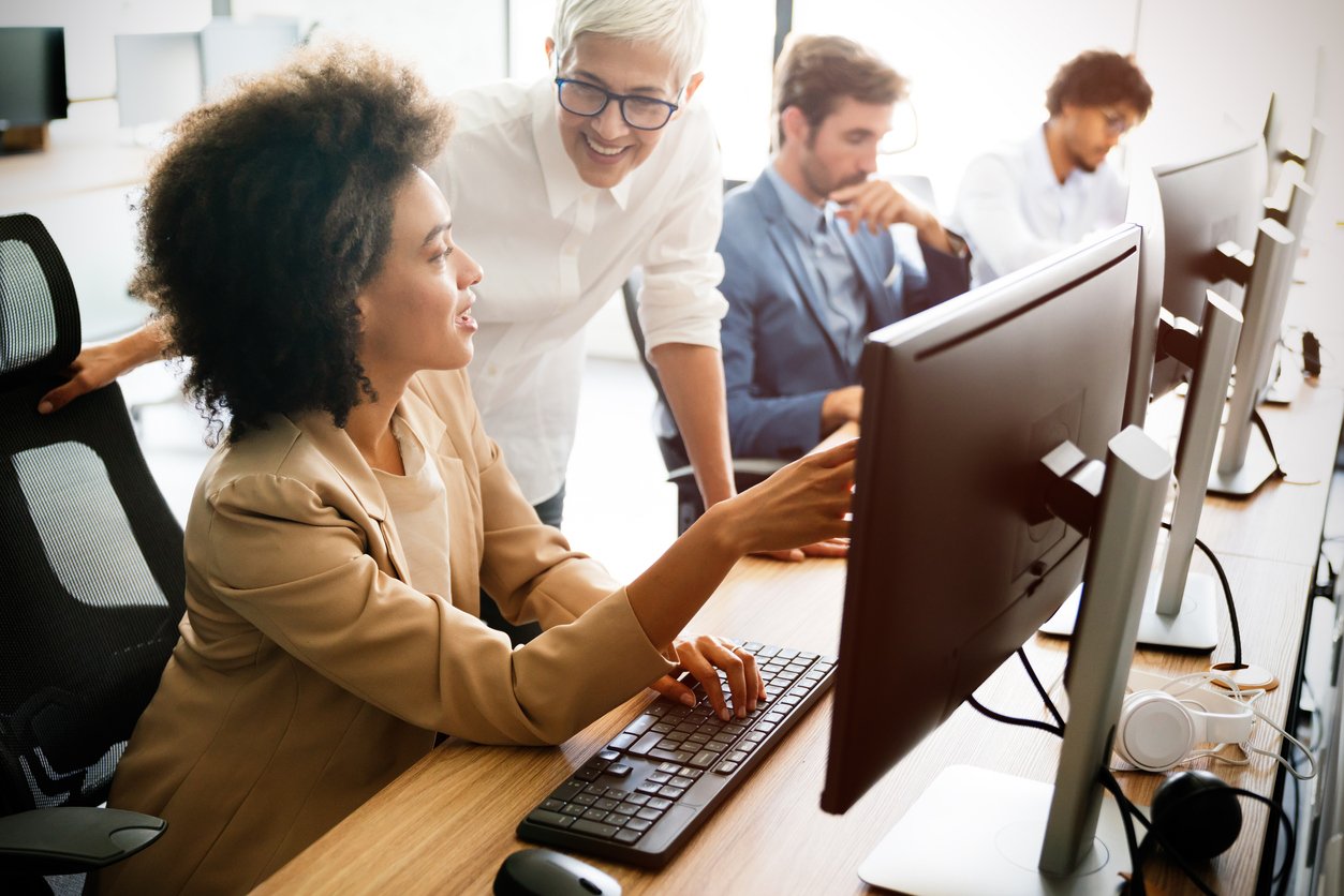 VoIP Call Center: Why You Need it, Set Up Guide & Top 3