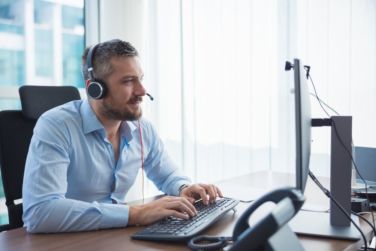 20 Professional Voicemail Greeting Examples & Templates