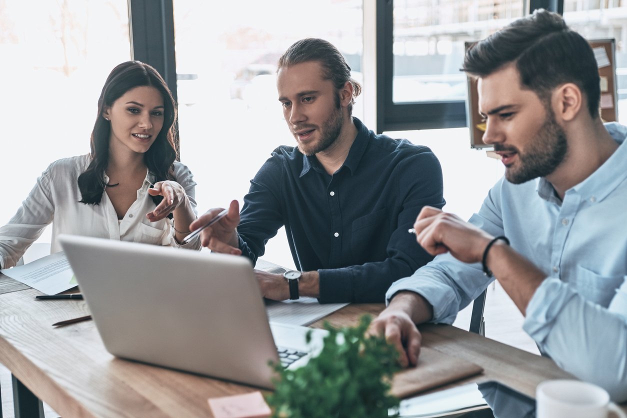 A Guide to Outbound Technology [Benefits, Types & Best Software]