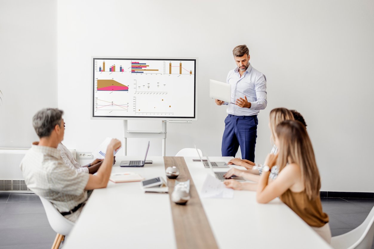 8 Effective CRM Sales Reports You Can Use Immediately