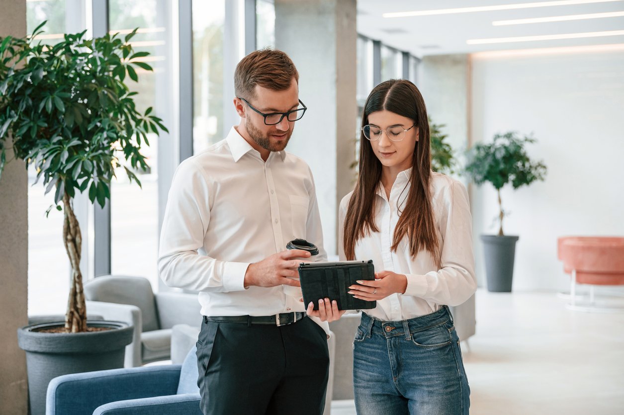 Top 7 Upselling Examples Every Salesperson Needs to Know